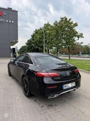 Черный Мерседес E 220 2019 в Вильнюс, объемом двигателя 1.95 л и пробегом 174 тыс. км за 26200 €, фото 6 на AUTOMOTO.COM.LV