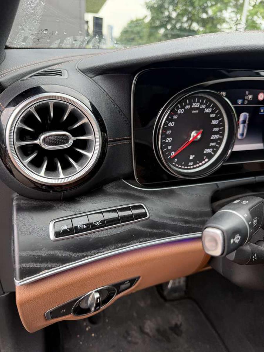 Черный Мерседес E 220 2019 в Вильнюс, объемом двигателя 1.95 л и пробегом 174 тыс. км за 26200 €, фото 14 на AUTOMOTO.COM.LV