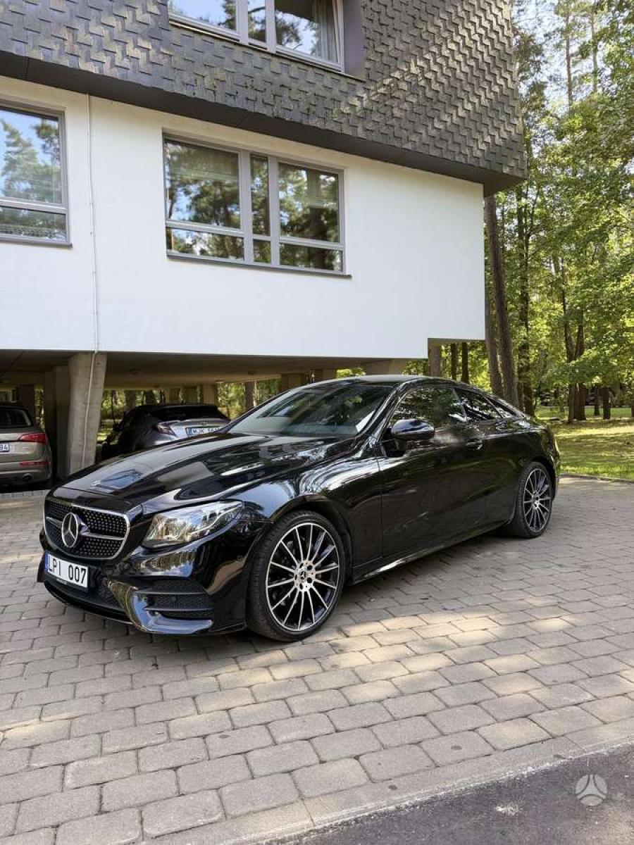 Черный Мерседес E 220 2019 в Вильнюс, объемом двигателя 1.95 л и пробегом 190 тыс. км за 25900 €, фото 1 на AUTOMOTO.COM.LV