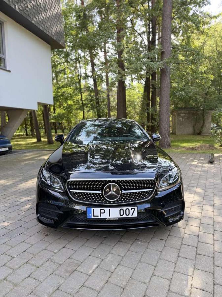 Черный Мерседес E 220 2019 в Вильнюс, объемом двигателя 1.95 л и пробегом 190 тыс. км за 25900 €, фото 3 на AUTOMOTO.COM.LV
