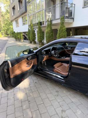Черный Мерседес E 220 2019 в Вильнюс, объемом двигателя 1.95 л и пробегом 190 тыс. км за 25900 €, фото 10 на AUTOMOTO.COM.LV