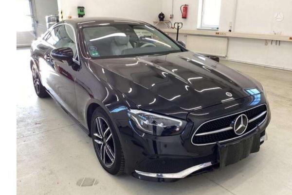 Black Mercedes-Benz E 220 2021 in Radviliskis, with an engine capacity of 1.95 L and mileage of 215 thousand km for 26900 €, photo 2 on AUTOMOTO.COM.LV