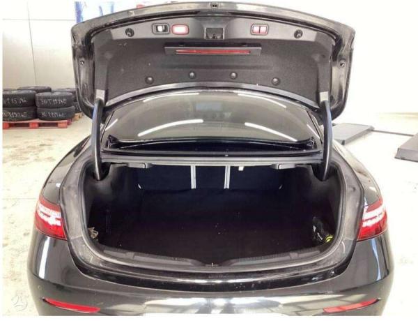 Black Mercedes-Benz E 220 2021 in Radviliskis, with an engine capacity of 1.95 L and mileage of 215 thousand km for 26900 €, photo 5 on AUTOMOTO.COM.LV
