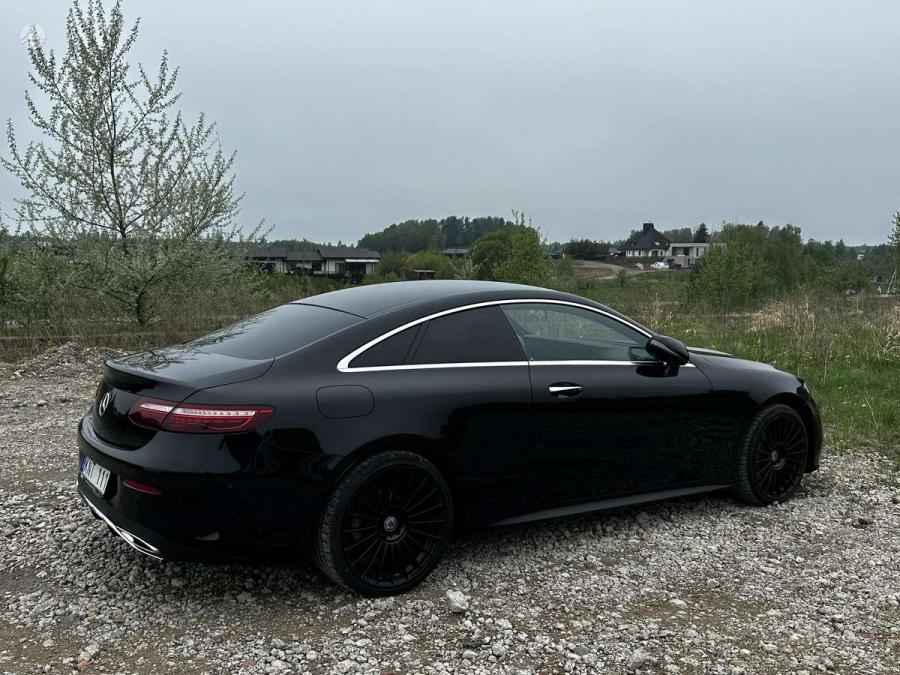 Melns Mercedes-Benz E 220 2022 Viļņa, ar dzinēja tilpumu 1.95 L un nobraukumu 161 tūkst. km par 43500 €, foto 3 vietnē AUTOMOTO.COM.LV