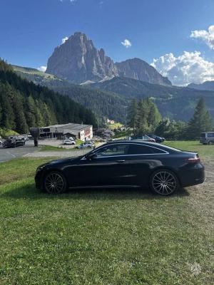 Melns Mercedes-Benz E 220 2022 Viļņa, ar dzinēja tilpumu 1.95 L un nobraukumu 161 tūkst. km par 43500 €, foto 8 vietnē AUTOMOTO.COM.LV
