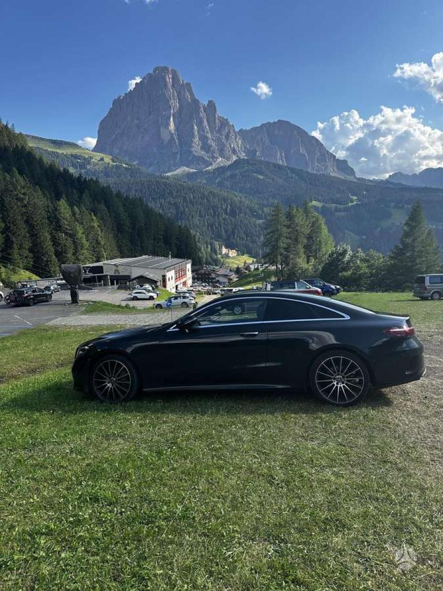 Melns Mercedes-Benz E 220 2022 Viļņa, ar dzinēja tilpumu 1.95 L un nobraukumu 161 tūkst. km par 43500 €, foto 8 vietnē AUTOMOTO.COM.LV