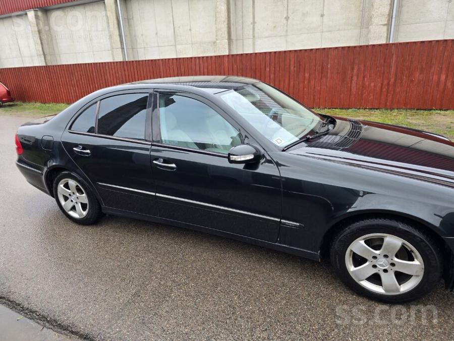 Melns Mercedes-Benz E 220 2002 Liepāja, ar dzinēja tilpumu 2.20 L un nobraukumu 380 tūkst. km par 1600 €, foto 2 vietnē AUTOMOTO.COM.LV