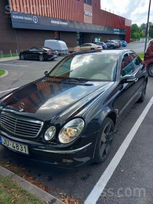 Melns Mercedes-Benz E 220 2002 Rīga, ar dzinēja tilpumu 2.20 L un nobraukumu 310 tūkst. km par 1750 €, foto  vietnē AUTOMOTO.COM.LV