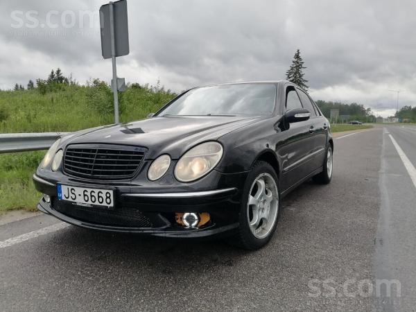 Black Mercedes-Benz E 220 2003 in Rezekne, with an engine capacity of 2.20 L and mileage of 377 thousand km for 33900 €, photo 1 on AUTOMOTO.COM.LV