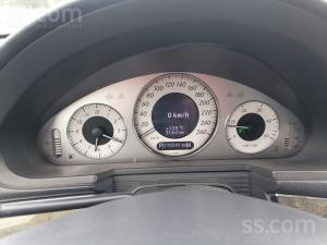 Melns Mercedes-Benz E 220 2003 Rēzekne, ar dzinēja tilpumu 2.20 L un nobraukumu 377 tūkst. km par 33900 €, foto 5 vietnē AUTOMOTO.COM.LV