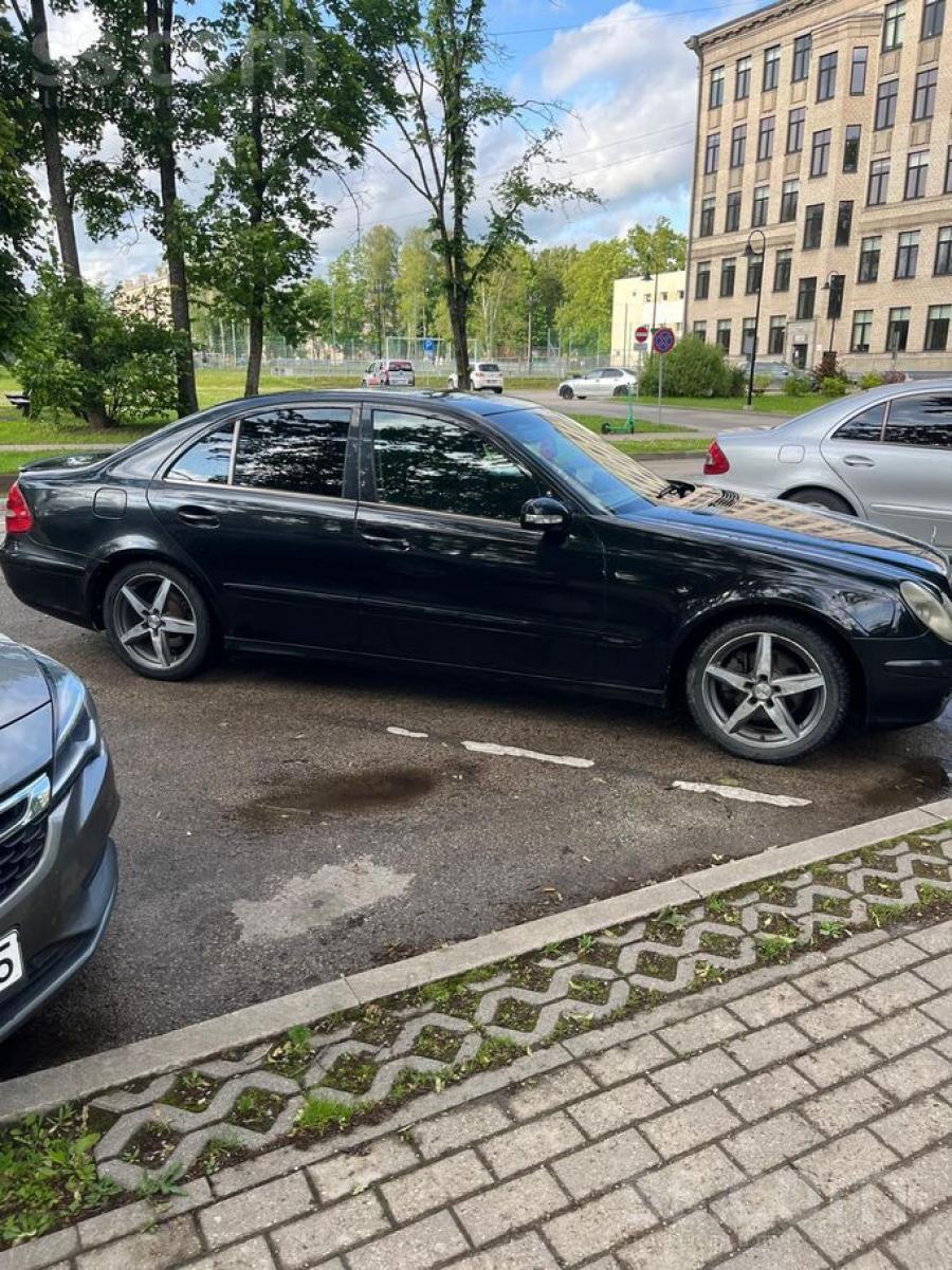 Melns Mercedes-Benz E 220 2003 Rēzekne, ar dzinēja tilpumu 2.20 L un nobraukumu 325 tūkst. km par 1850 €, foto 3 vietnē AUTOMOTO.COM.LV