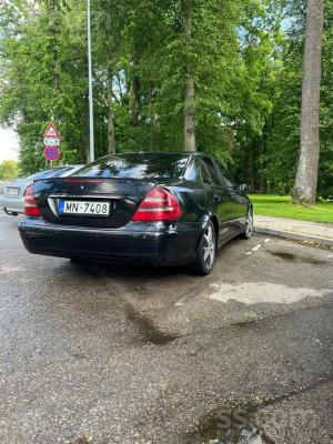 Melns Mercedes-Benz E 220 2003 Rēzekne, ar dzinēja tilpumu 2.20 L un nobraukumu 325 tūkst. km par 1850 €, foto 5 vietnē AUTOMOTO.COM.LV