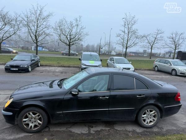 Melns Mercedes-Benz E 220 2003 Viļņa, ar dzinēja tilpumu 2.20 L un nobraukumu 420 tūkst. km par 1500 €, foto 3 vietnē AUTOMOTO.COM.LV
