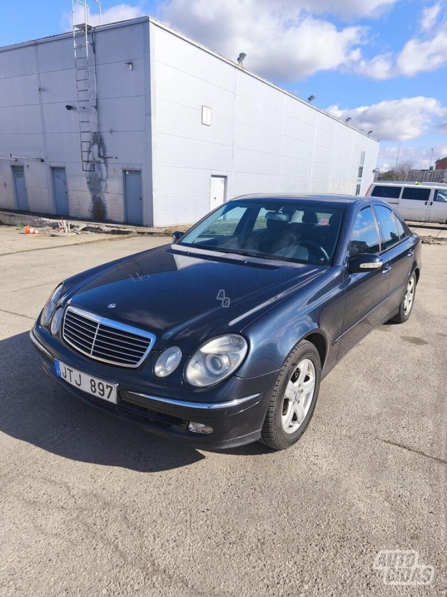 Melns Mercedes-Benz E 220 2003 Kauņa, ar dzinēja tilpumu 2.10 L un nobraukumu 325 tūkst. km par 1499 €, foto 1 vietnē AUTOMOTO.COM.LV