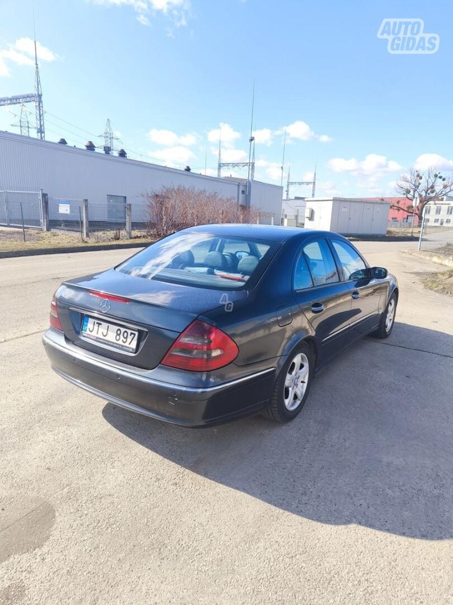 Melns Mercedes-Benz E 220 2003 Kauņa, ar dzinēja tilpumu 2.10 L un nobraukumu 325 tūkst. km par 1499 €, foto 4 vietnē AUTOMOTO.COM.LV