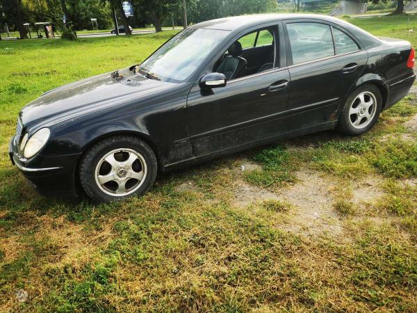 Mercedes-Benz E 220 2003 Kauņa vietnē Melns Mercedes-Benz E 220 2003 Kauņa, ar dzinēja tilpumu 2.20 L un nobraukumu 271 tūkst. km par 850 €, foto 1 vietnē AUTOMOTO.COM.LV