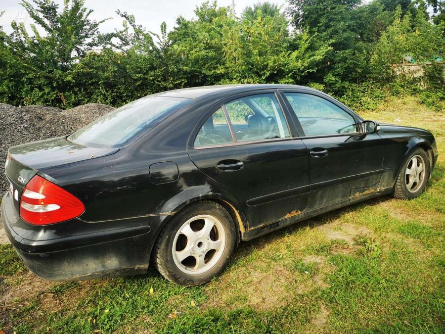 Melns Mercedes-Benz E 220 2003 Kauņa, ar dzinēja tilpumu 2.20 L un nobraukumu 271 tūkst. km par 850 €, foto 3 vietnē AUTOMOTO.COM.LV