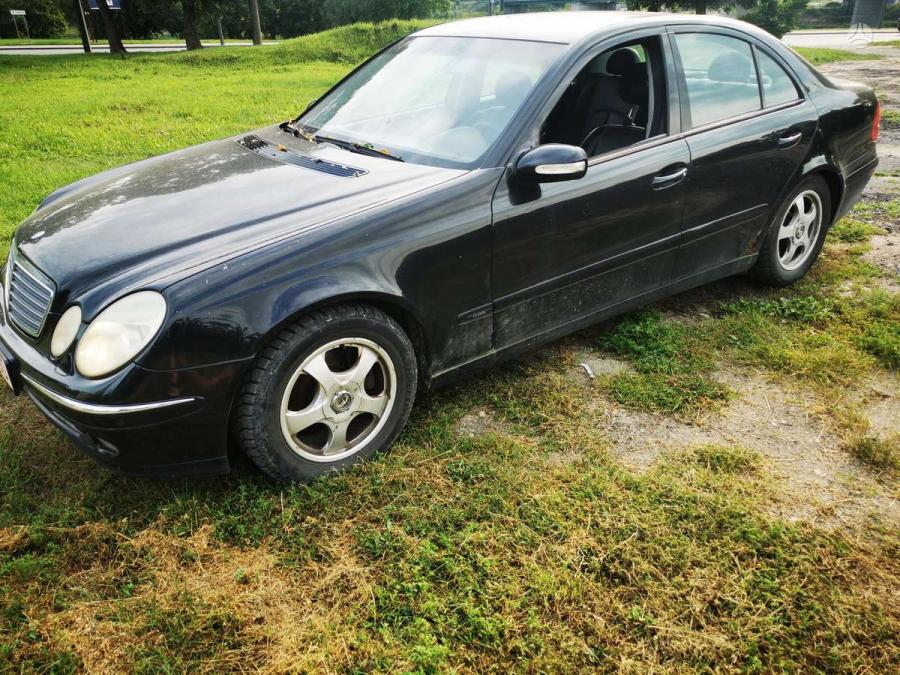 Melns Mercedes-Benz E 220 2003 Kauņa, ar dzinēja tilpumu 2.20 L un nobraukumu 271 tūkst. km par 850 €, foto 6 vietnē AUTOMOTO.COM.LV