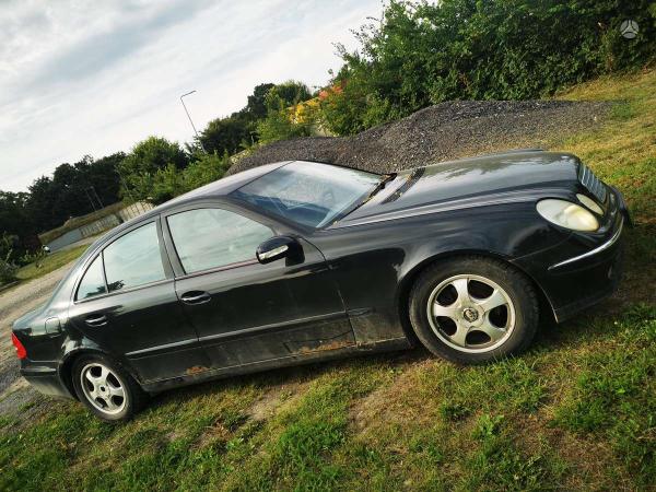 Mercedes-Benz E 220 2003 Kauņa vietnē Melns Mercedes-Benz E 220 2003 Kauņa, ar dzinēja tilpumu 2.20 L un nobraukumu 271 tūkst. km par 850 €, foto 8 vietnē AUTOMOTO.COM.LV