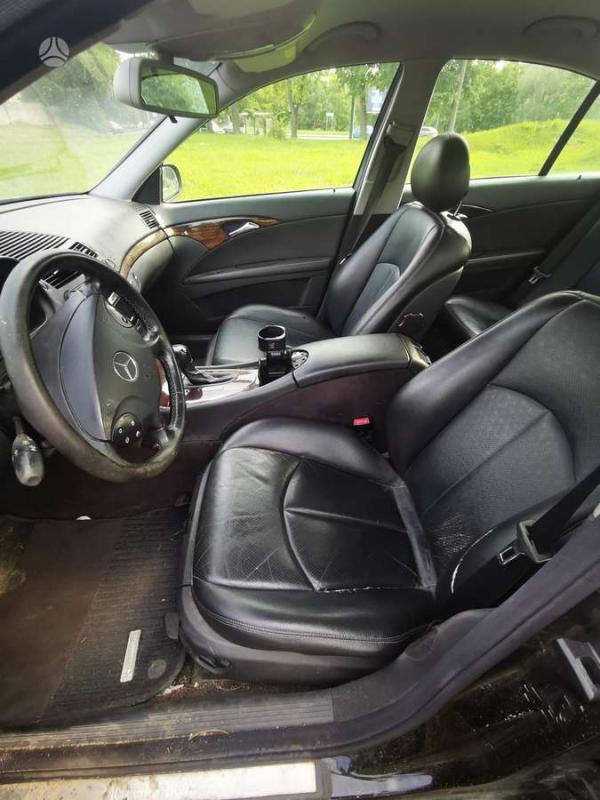 Mercedes-Benz E 220 2003 Kauņa vietnē Melns Mercedes-Benz E 220 2003 Kauņa, ar dzinēja tilpumu 2.20 L un nobraukumu 271 tūkst. km par 850 €, foto 10 vietnē AUTOMOTO.COM.LV
