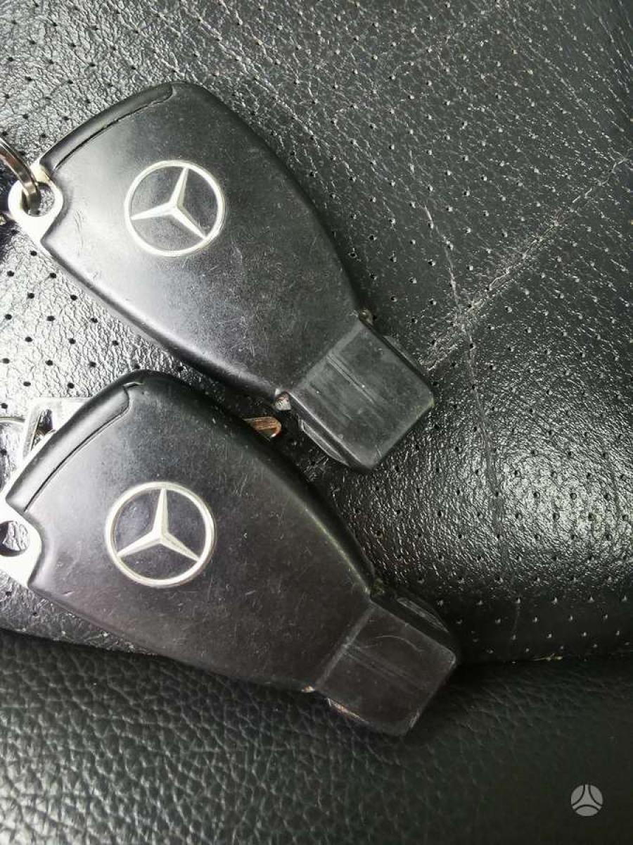 Melns Mercedes-Benz E 220 2003 Kauņa, ar dzinēja tilpumu 2.20 L un nobraukumu 271 tūkst. km par 850 €, foto 17 vietnē AUTOMOTO.COM.LV