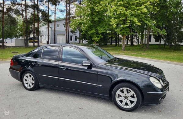 Melns Mercedes-Benz E 220 2003 Šauļi, ar dzinēja tilpumu 2.15 L un nobraukumu 320 tūkst. km par 1990 €, foto 2 vietnē AUTOMOTO.COM.LV