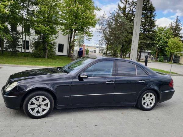 Melns Mercedes-Benz E 220 2003 Šauļi, ar dzinēja tilpumu 2.15 L un nobraukumu 320 tūkst. km par 1990 €, foto 8 vietnē AUTOMOTO.COM.LV