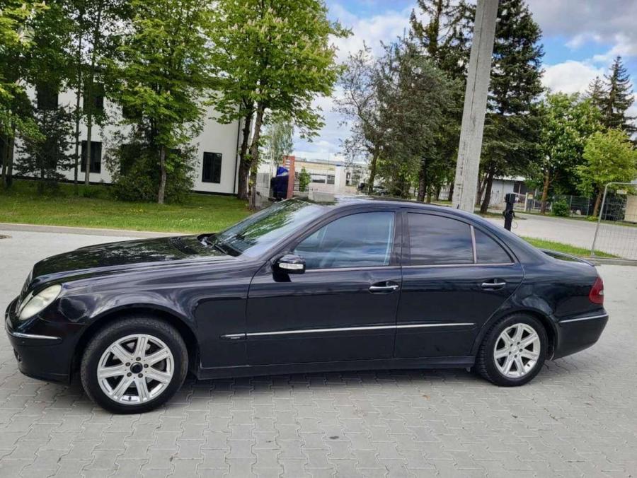 Черный Мерседес E 220 2003 в Шяуляй, объемом двигателя 2.15 л и пробегом 320 тыс. км за 1990 €, фото 9 на AUTOMOTO.COM.LV