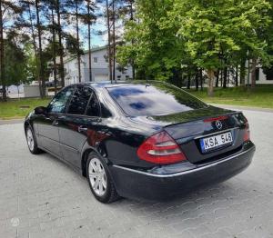 Черный Мерседес E 220 2003 в Шяуляй, объемом двигателя 2.15 л и пробегом 320 тыс. км за 1990 €, фото 12 на AUTOMOTO.COM.LV