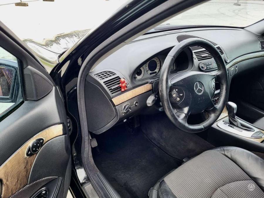 Черный Мерседес E 220 2003 в Шяуляй, объемом двигателя 2.15 л и пробегом 320 тыс. км за 1990 €, фото 16 на AUTOMOTO.COM.LV