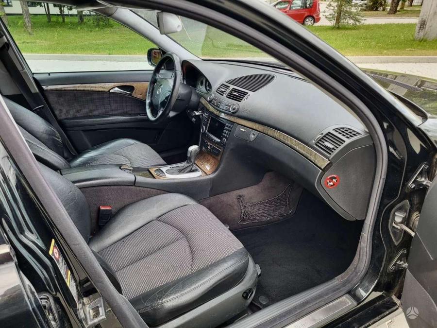 Черный Мерседес E 220 2003 в Шяуляй, объемом двигателя 2.15 л и пробегом 320 тыс. км за 1990 €, фото 17 на AUTOMOTO.COM.LV