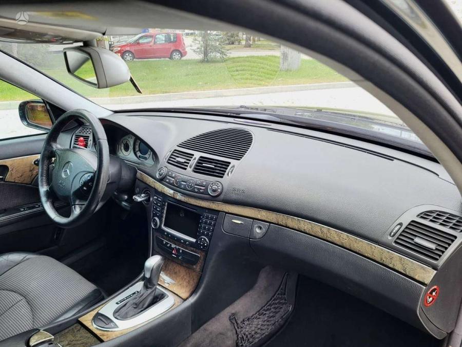 Черный Мерседес E 220 2003 в Шяуляй, объемом двигателя 2.15 л и пробегом 320 тыс. км за 1990 €, фото 18 на AUTOMOTO.COM.LV