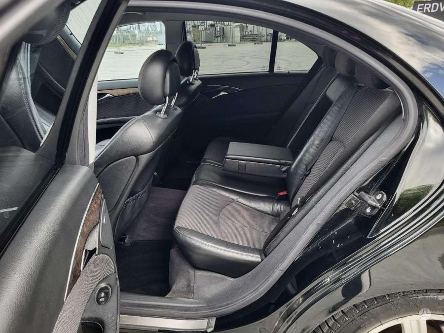 Черный Мерседес E 220 2003 в Шяуляй, объемом двигателя 2.15 л и пробегом 320 тыс. км за 1990 €, фото 20 на AUTOMOTO.COM.LV