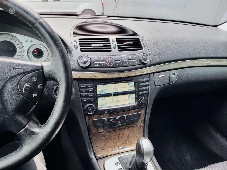 Черный Мерседес E 220 2003 в Шяуляй, объемом двигателя 2.15 л и пробегом 320 тыс. км за 1990 €, фото 21 на AUTOMOTO.COM.LV