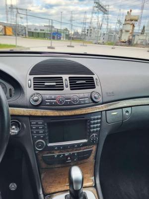 Черный Мерседес E 220 2003 в Шяуляй, объемом двигателя 2.15 л и пробегом 320 тыс. км за 1990 €, фото 22 на AUTOMOTO.COM.LV