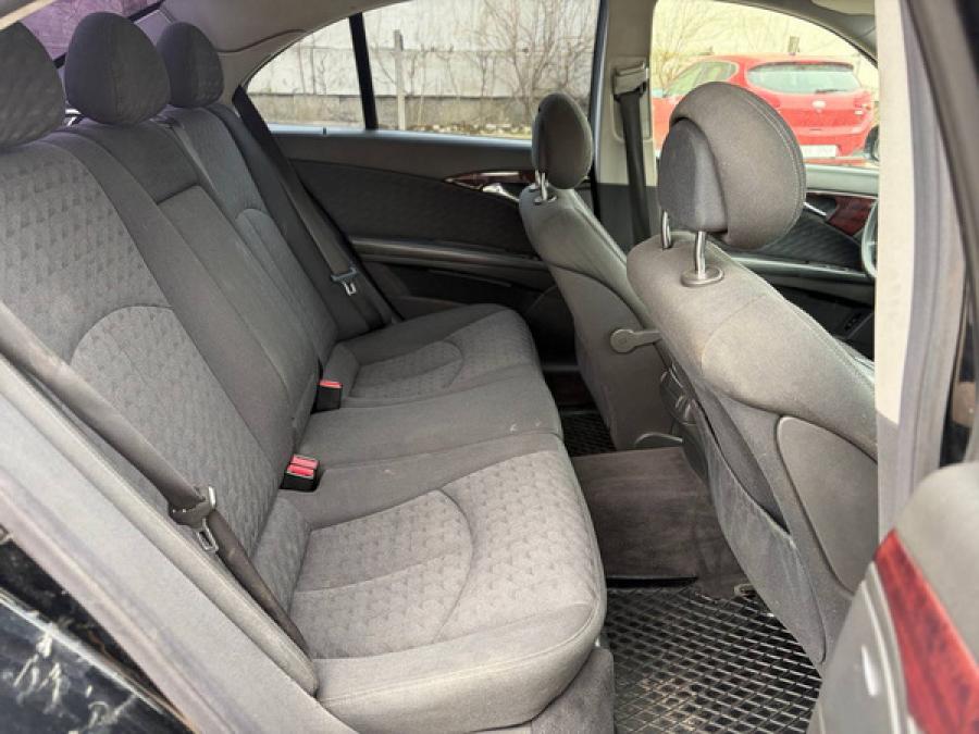 Melns Mercedes-Benz E 220 2004 Narva, ar dzinēja tilpumu 2.20 L un nobraukumu 413 tūkst. km par 1999 €, foto 9 vietnē AUTOMOTO.COM.LV