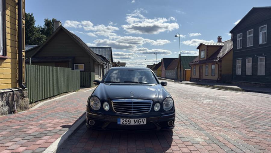 Черный Мерседес E 220 2004 в Выру, объемом двигателя 0.00 л и пробегом 410 тыс. км за 4000 €, фото 3 на AUTOMOTO.COM.LV