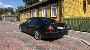 Черный Мерседес E 220 2004 в Выру, объемом двигателя 0.00 л и пробегом 410 тыс. км за 4000 €, фото 7 на AUTOMOTO.COM.LV