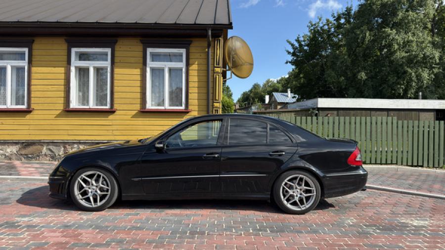 Черный Мерседес E 220 2004 в Выру, объемом двигателя 0.00 л и пробегом 410 тыс. км за 4000 €, фото 8 на AUTOMOTO.COM.LV