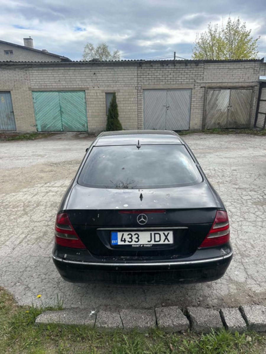 Черный Мерседес E 220 2004 в Таллин, объемом двигателя 2.20 л и пробегом 330 тыс. км за 650 €, фото 4 на AUTOMOTO.COM.LV