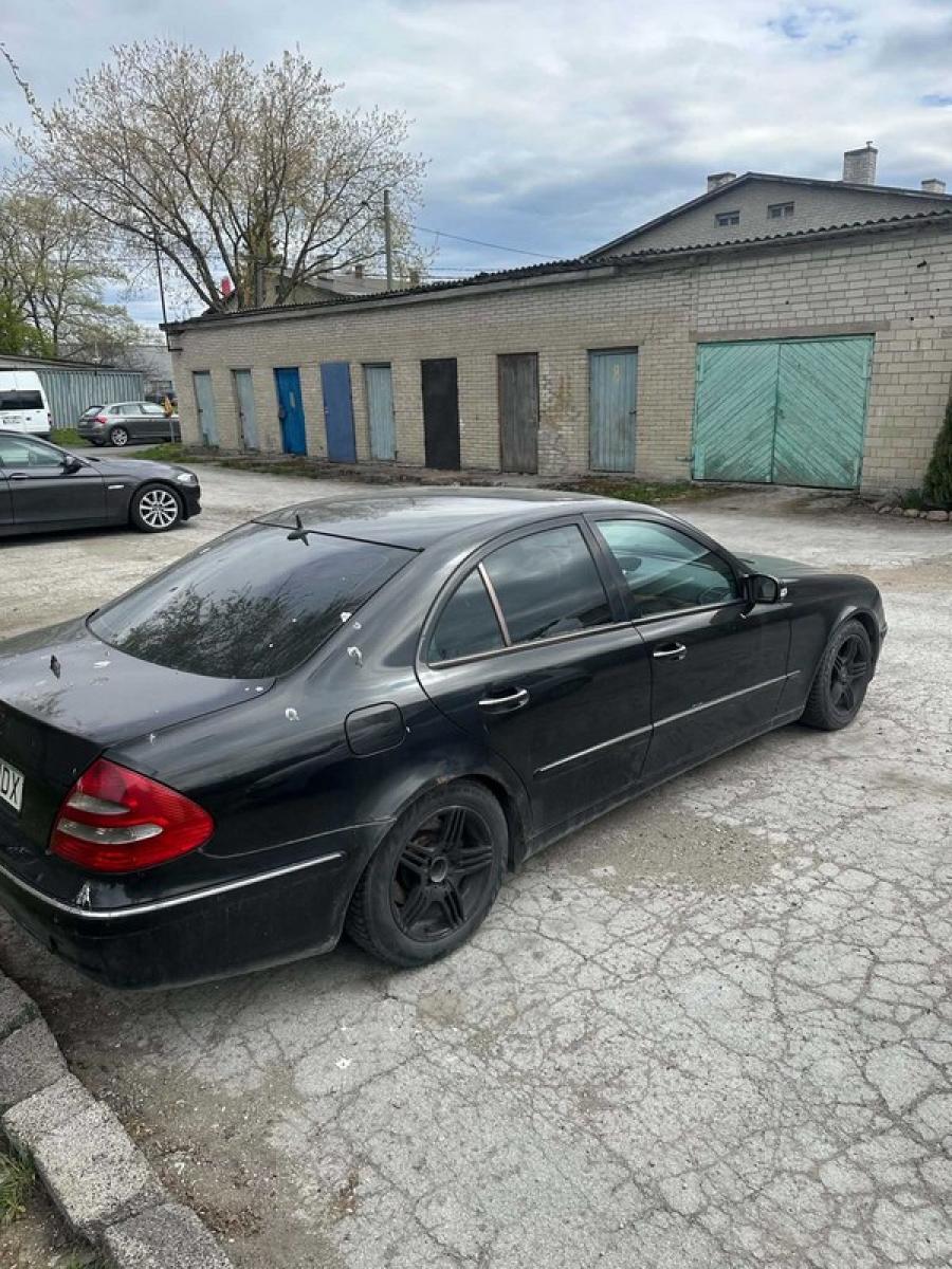 Черный Мерседес E 220 2004 в Таллин, объемом двигателя 2.20 л и пробегом 330 тыс. км за 650 €, фото 13 на AUTOMOTO.COM.LV