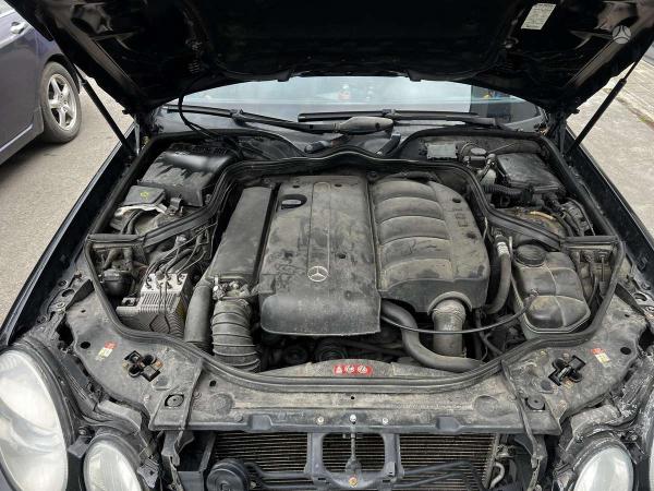 Melns Mercedes-Benz E 220 2004 Kauņa, ar dzinēja tilpumu 2.20 L un nobraukumu 320 tūkst. km par 3200 €, foto 1 vietnē AUTOMOTO.COM.LV