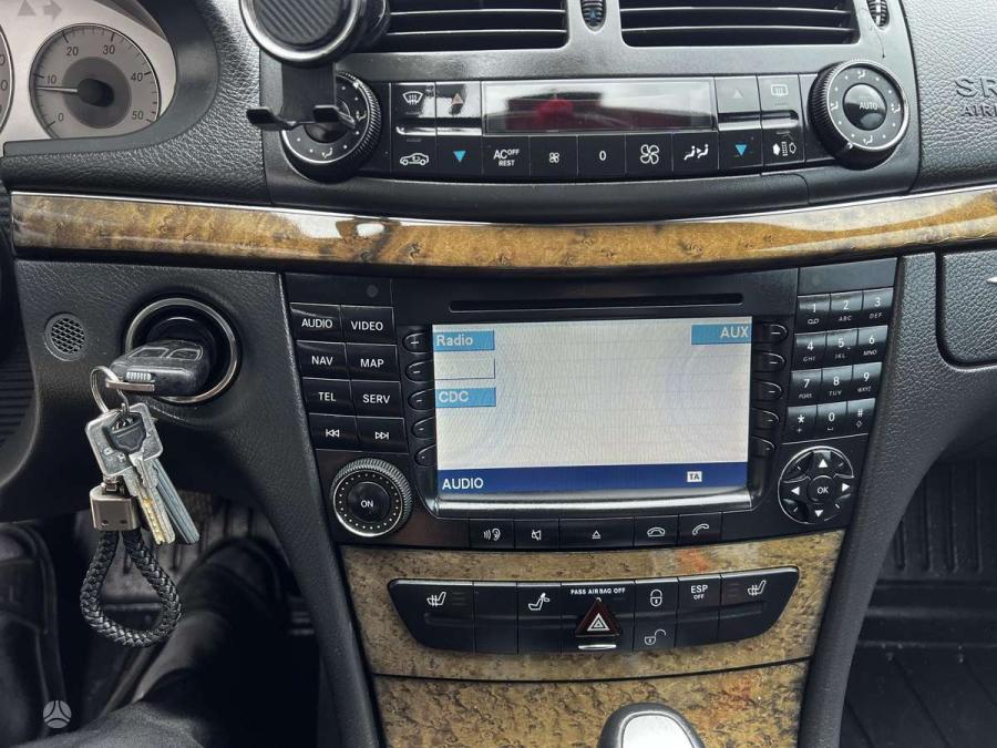 Черный Мерседес E 220 2004 в Каунас, объемом двигателя 2.20 л и пробегом 320 тыс. км за 3200 €, фото 6 на AUTOMOTO.COM.LV