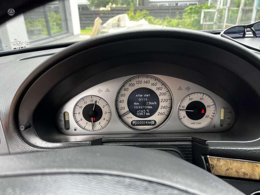 Черный Мерседес E 220 2004 в Каунас, объемом двигателя 2.20 л и пробегом 320 тыс. км за 3200 €, фото 10 на AUTOMOTO.COM.LV