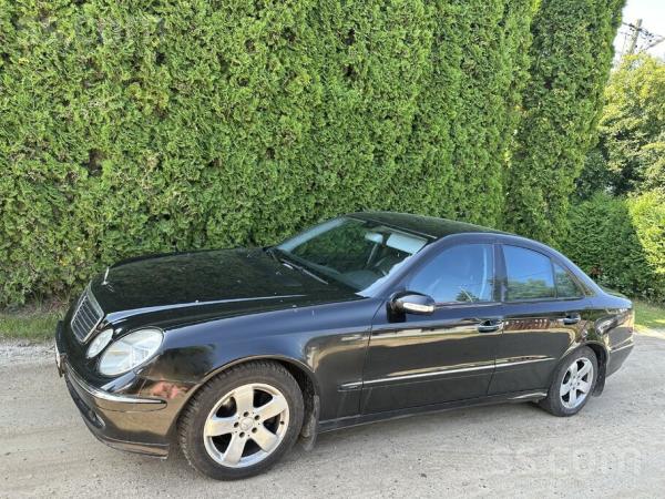 Black Mercedes-Benz E 220 2005 in Ogre, with an engine capacity of 2.20 L and mileage of 304 thousand km for 1800 €, photo 1 on AUTOMOTO.COM.LV