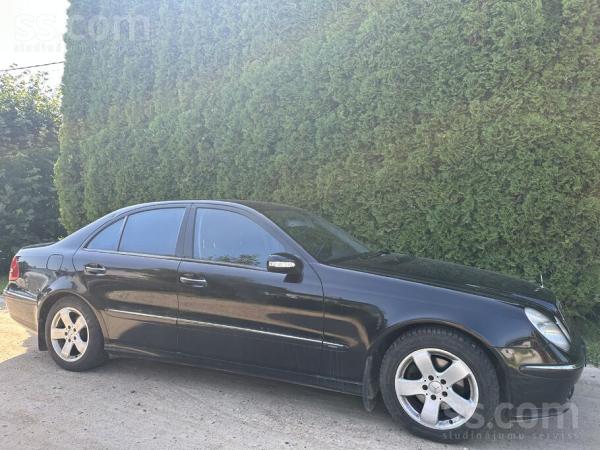Black Mercedes-Benz E 220 2005 in Ogre, with an engine capacity of 2.20 L and mileage of 304 thousand km for 1800 €, photo 5 on AUTOMOTO.COM.LV