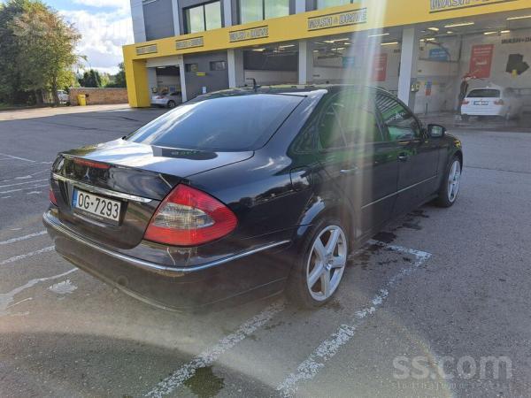 Black Mercedes-Benz E 220 2006 in Riga, with an engine capacity of 2.20 L and mileage of 331 thousand km for 4850 €, photo 4 on AUTOMOTO.COM.LV