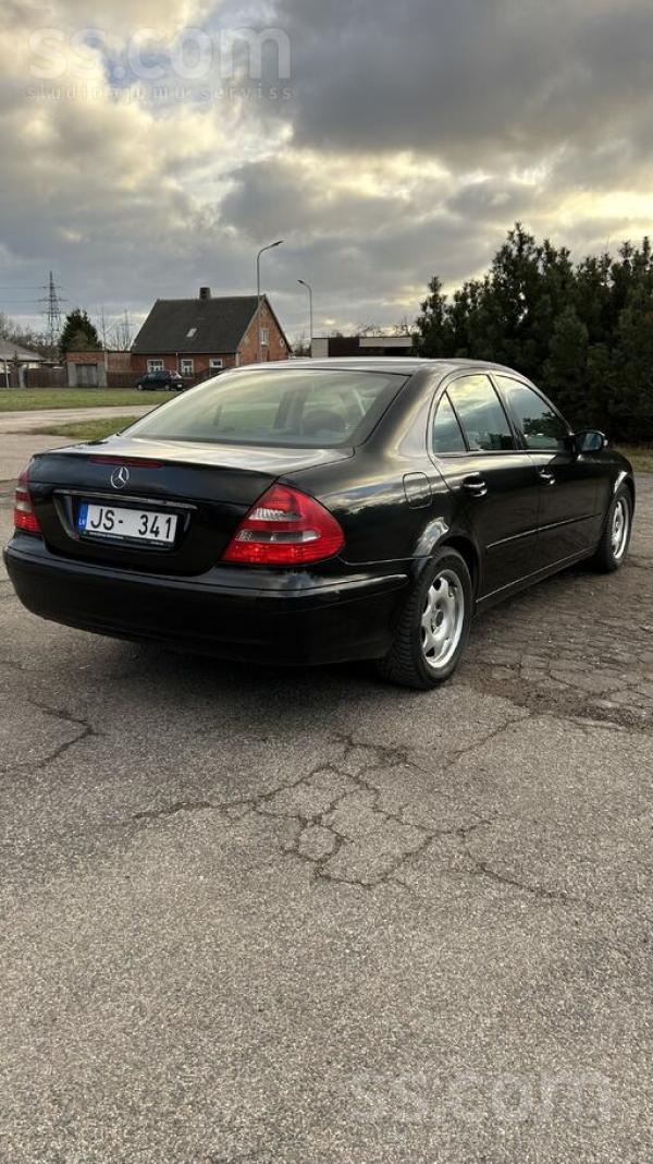 Black Mercedes-Benz E 220 2006 in Liepaja, with an engine capacity of 2.20 L and mileage of 345 thousand km for 2995 €, photo 4 on AUTOMOTO.COM.LV