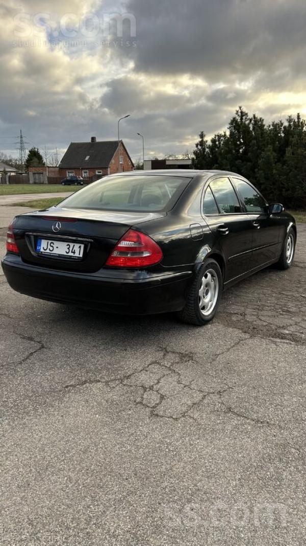 Melns Mercedes-Benz E 220 2006 Liepāja, ar dzinēja tilpumu 2.20 L un nobraukumu 345 tūkst. km par 2595 €, foto 3 vietnē AUTOMOTO.COM.LV