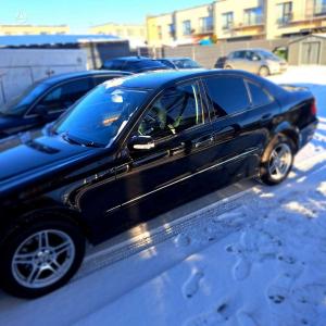 Black Mercedes-Benz E 220 2006 in Kaunas, with an engine capacity of 2.15 L and mileage of 271 thousand km for 4000 €, photo 17 on AUTOMOTO.COM.LV